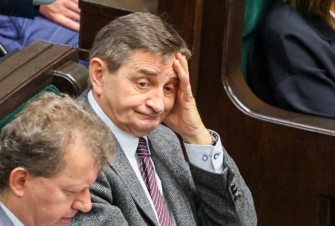 "Nieletnia laska marszałkowska". Kuchciński wreszcie skomentował tę ...