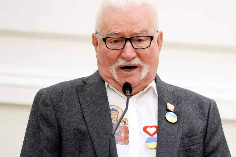 Lech Wałęsa pokazał filmik z Tuskiem i Kaczyńskim. Internauci: żenada ...