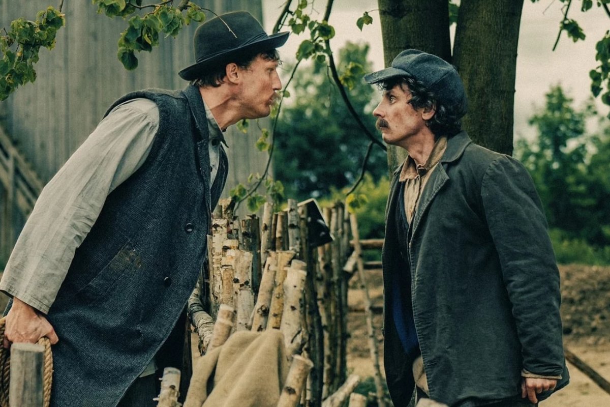 \'Sami swoi: Początek\' już na Netflix. To prequel filmu o Pawlaku i Kargulu | naTemat.pl