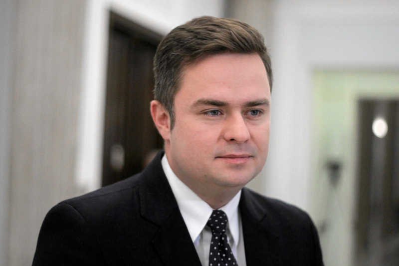 Adam Hofman o dziennikarzach: „Siedzą z Mac’em przy placu Trzech Krzyży ...