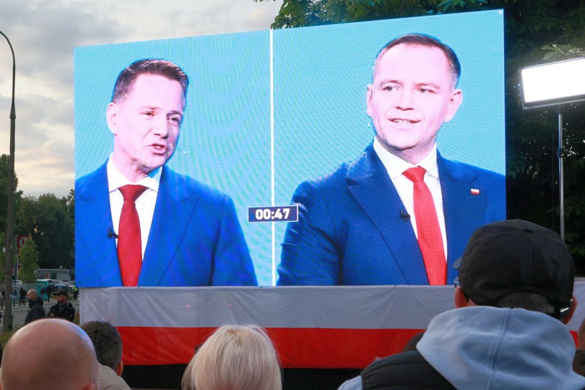 Najnowszy sondaż. Poparcie Nawrockiego hamuje? Taki wynik ma Trzaskowski | naTemat.pl