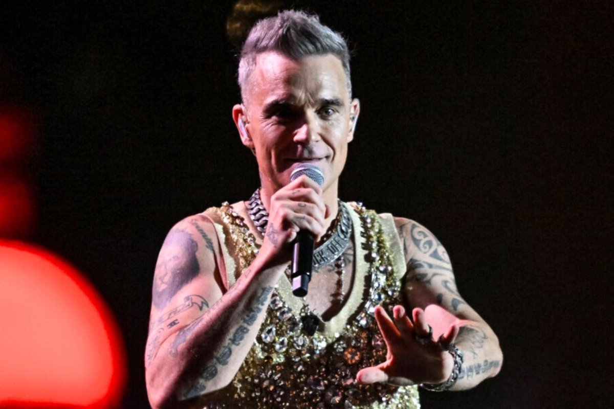 Robbie Williams w Warszawie. Muzyk zagrał koncert na urodzinach ...