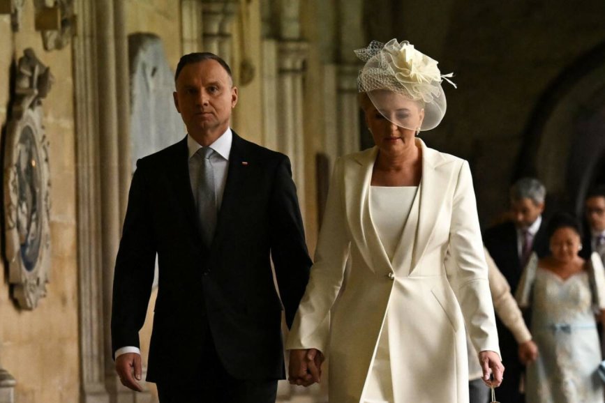 Andrzej Duda na koronacji Karola III. Prezydent pokazał zaproszenie | naTemat.pl