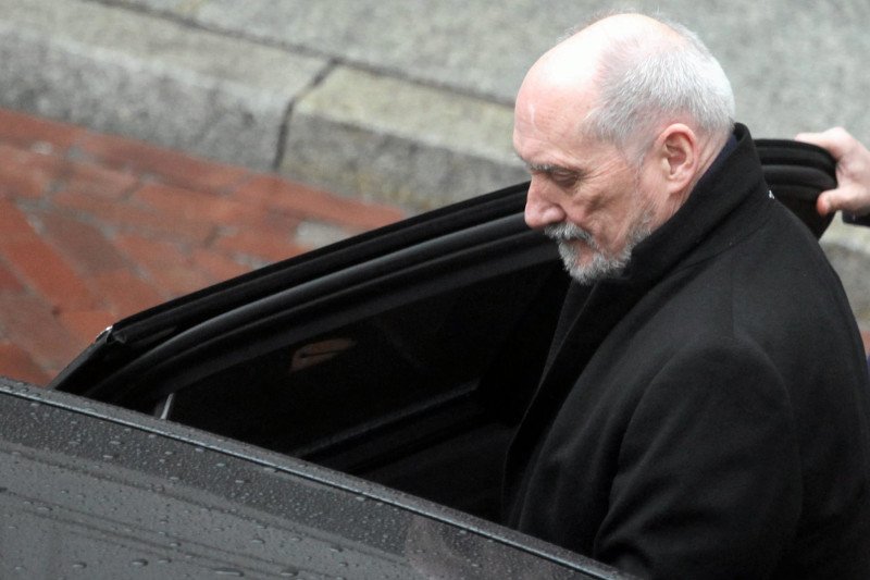 Minister Macierewicz szykuje dziś rajd po Warszawie. W 6 godzin będzie na uroczystościach w 8 ...