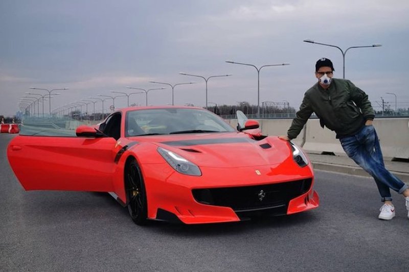 Wojewódzki i nowe zdjęcie z Ferrari. Tym razem miał jechać 666 km/h ...