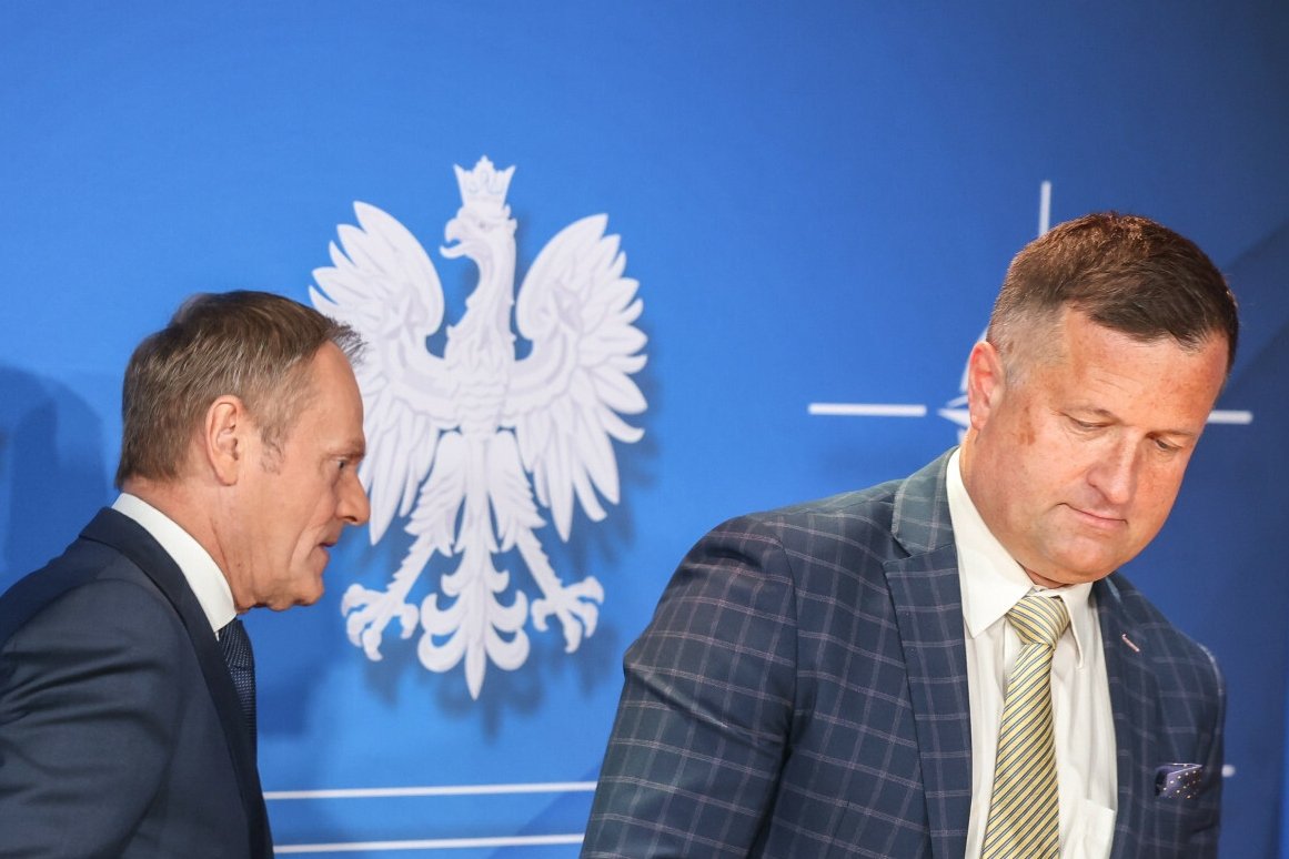 Tusk powołał szefów służb specjalnych. Chodzi o ABW, AW, CBA, SKW i SWW | naTemat.pl