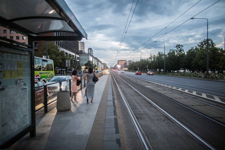 Tak wyglądają ulice Warszawy w trakcie meczu Polska-Niemcy. Pusto ...