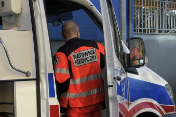 Atak na ratownika medycznego w Dębicy. Pacjent zaczął go dusić | naTemat.pl