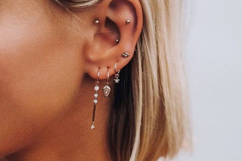 Conch piercing. Kolczyki w środku ucha. Czym jest conch piercing ...