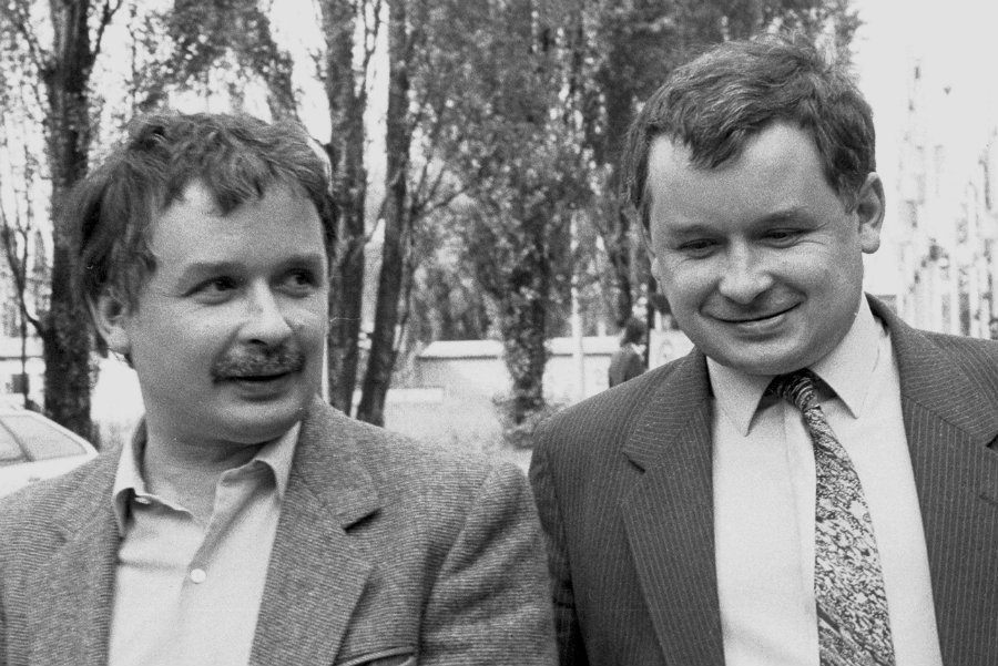 Lech i Jarosław Kaczyński bohaterami strajku w Stoczni Gdańskiej w 1988 ...