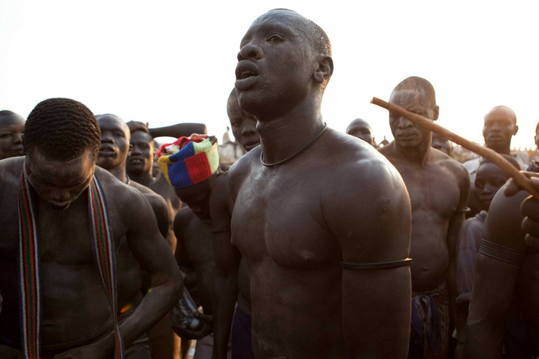 17-latkowie z plemienia Dinka podbili internet. To najwyższy lud świata | naTemat.pl
