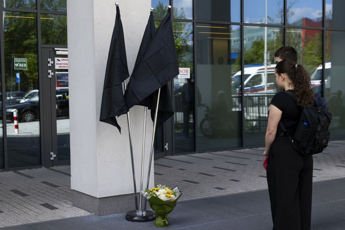 Pogrzeb lekarza Tomasza Soleckiego. Rodzina ma specjalną prośbę | naTemat.pl