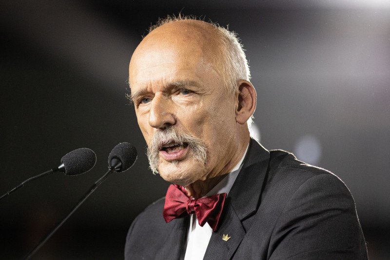 Korwin-Mikke zaskoczył starym zdjęciem na Facebooku. Dostał masę ...