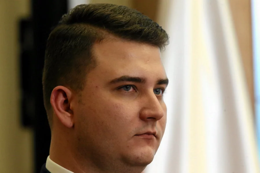 Misiewicz po raz pierwszy pokazał narzeczoną. Wrzucił zdjęcie z wesela ...