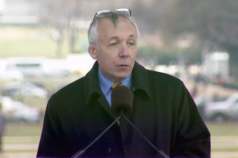 Homoseksualny polityk przeciwko... środowisku LGBT. "Służą ...