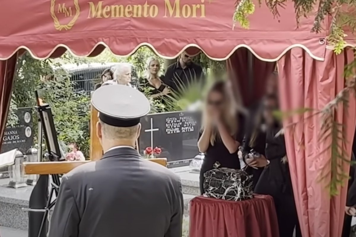 Syn Sylwii Peretti miał dziewczynę. Ona też go pożegnała na pogrzebie ...