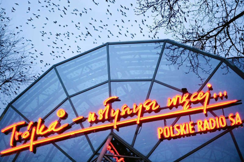 Kolejny legendarny dziennikarz żegna się z Polskim Radiem. Antoni Piekut "zawiesił na czas ...