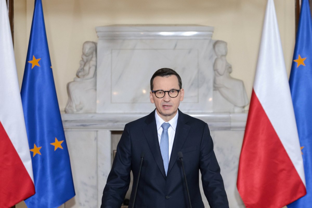 Premier Morawiecki wygłosił orędzie do Polaków. Do końca uderzał w Tuska | naTemat.pl
