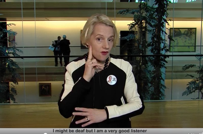 Nie słyszy i walczy o prawa "innych". Oto Helga Stevens z frakcji PiS ...